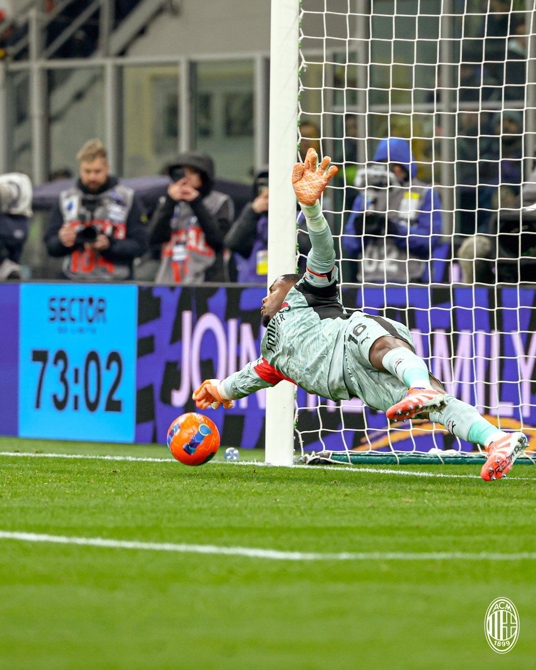 Inter-Milan, Mike Maignan ipnotizza Calhanoglu. Il rigore che vale un derby